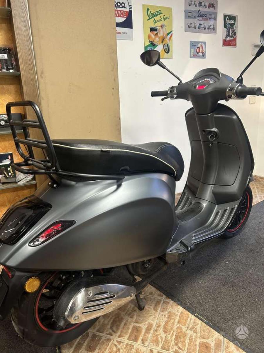 Grey Piaggio Vespa 2016 in Vilnius, with an engine capacity of 49.00 L and mileage of 19 thousand km for 1650 €, photo 4 on AUTOMOTO.COM.LV