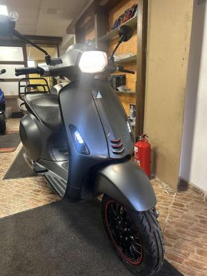 Grey Piaggio Vespa 2016 in Vilnius, with an engine capacity of 49.00 L and mileage of 19 thousand km for 1650 €, photo 5 on AUTOMOTO.COM.LV