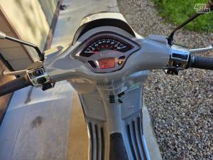 Pelēks Piaggio Vespa 2018 Pasvalys, ar dzinēja tilpumu 0.05 L un nobraukumu 20 tūkst. km par 1299 €, foto 14 vietnē AUTOMOTO.COM.LV
