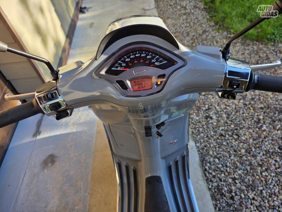 Pelēks Piaggio Vespa 2018 Pasvalys, ar dzinēja tilpumu 0.05 L un nobraukumu 20 tūkst. km par 1299 €, foto 14 vietnē AUTOMOTO.COM.LV