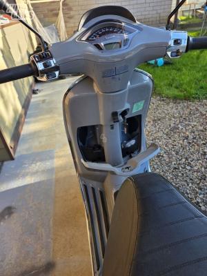 Pelēks Piaggio Vespa 2018 Pasvalys, ar dzinēja tilpumu 0.05 L un nobraukumu 20 tūkst. km par 1299 €, foto 21 vietnē AUTOMOTO.COM.LV