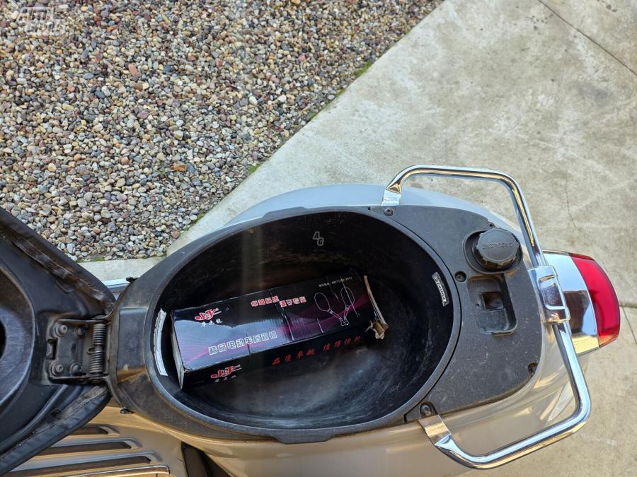 Pelēks Piaggio Vespa 2018 Pasvalys, ar dzinēja tilpumu 0.05 L un nobraukumu 20 tūkst. km par 1299 €, foto 27 vietnē AUTOMOTO.COM.LV