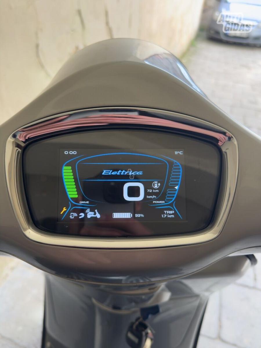 Pelēks Piaggio Vespa 2019 Viļņa, ar dzinēja tilpumu 0.00 L un nobraukumu 9 tūkst. km par 3400 €, foto 14 vietnē AUTOMOTO.COM.LV