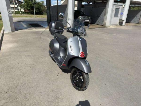 Серый Piaggio Vespa 2021 в Шяуляй, объемом двигателя 0.30 л и пробегом 4 тыс. км за 4999 €, фото 2 на AUTOMOTO.COM.LV