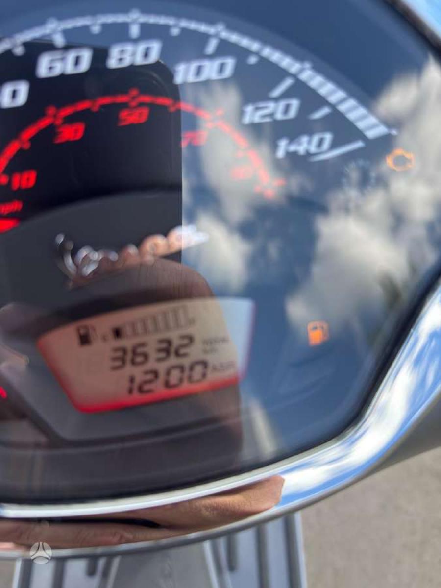 Grey Piaggio Vespa 2021 in Siauliai, with an engine capacity of 0.30 L and mileage of 4 thousand km for 4999 €, photo 6 on AUTOMOTO.COM.LV