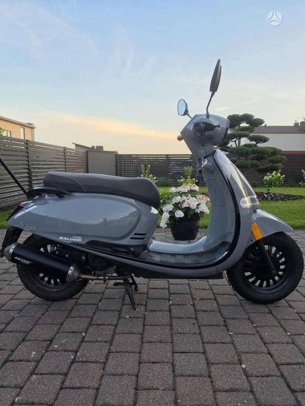 Grey Piaggio Vespa 2021 in Kaunas, with an engine capacity of 49.00 L and mileage of 31 thousand km for 1450 €, photo 1 on AUTOMOTO.COM.LV