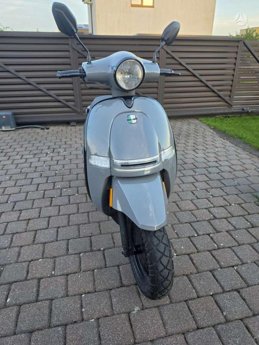 Pelēks Piaggio Vespa 2021 Kauņa, ar dzinēja tilpumu 49.00 L un nobraukumu 31 tūkst. km par 1450 €, foto 3 vietnē AUTOMOTO.COM.LV