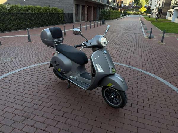 Pelēks Piaggio Vespa 2023 Viļņa, ar dzinēja tilpumu 0.28 L un nobraukumu 8 tūkst. km par 6000 €, foto 1 vietnē AUTOMOTO.COM.LV