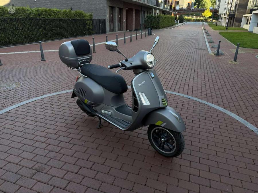 Серый Piaggio Vespa 2023 в Вильнюс, объемом двигателя 0.28 л и пробегом 8 тыс. км за 6000 €, фото 1 на AUTOMOTO.COM.LV