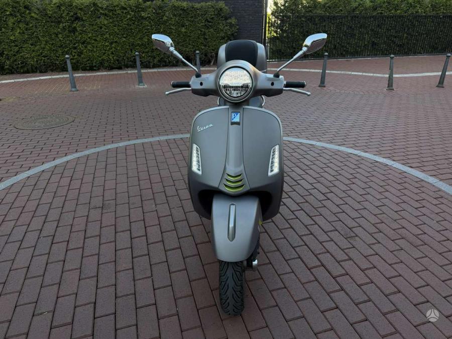 Серый Piaggio Vespa 2023 в Вильнюс, объемом двигателя 0.28 л и пробегом 8 тыс. км за 6000 €, фото 3 на AUTOMOTO.COM.LV