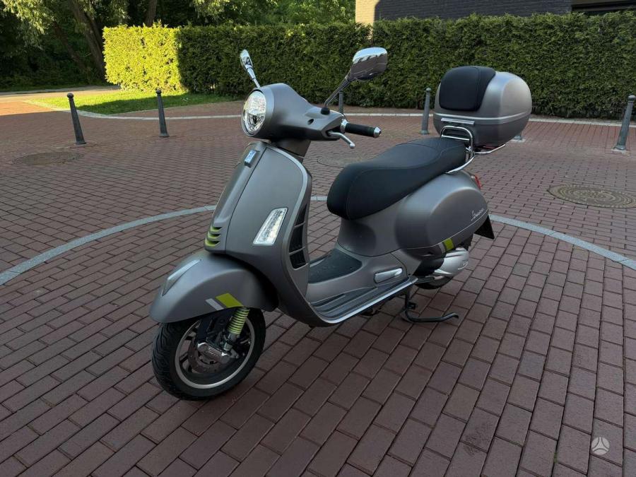 Серый Piaggio Vespa 2023 в Вильнюс, объемом двигателя 0.28 л и пробегом 8 тыс. км за 6000 €, фото 4 на AUTOMOTO.COM.LV