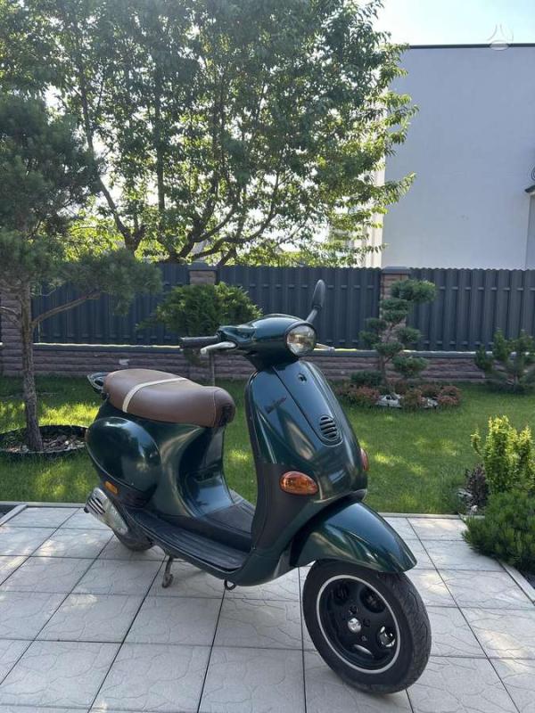 Piaggio Vespa 2000 Viļņa, ar dzinēja tilpumu 49.00 L un nobraukumu 15 tūkst. km par 800 €, foto 1 vietnē AUTOMOTO.COM.LV
