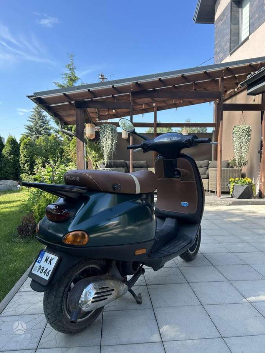 Piaggio Vespa 2000 в Вильнюс, объемом двигателя 49.00 л и пробегом 15 тыс. км за 800 €, фото 3 на AUTOMOTO.COM.LV