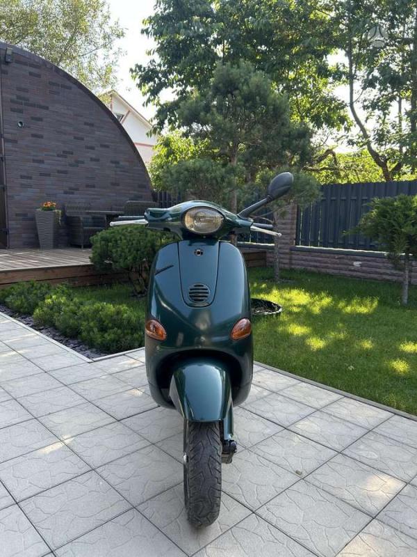 Piaggio Vespa 2000 Viļņa, ar dzinēja tilpumu 49.00 L un nobraukumu 15 tūkst. km par 800 €, foto 7 vietnē AUTOMOTO.COM.LV