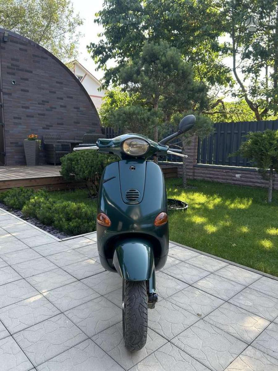 Piaggio Vespa 2000 в Вильнюс, объемом двигателя 49.00 л и пробегом 15 тыс. км за 800 €, фото 8 на AUTOMOTO.COM.LV