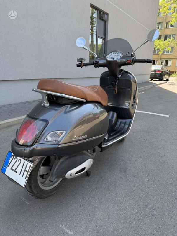Piaggio Vespa 2004 Kauņa, ar dzinēja tilpumu 0.13 L un nobraukumu 37 tūkst. km par 1900 €, foto 4 vietnē AUTOMOTO.COM.LV