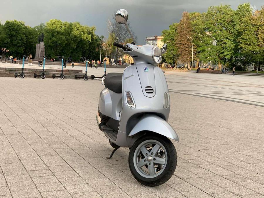 Piaggio Vespa 2004 in Vilnius, with an engine capacity of 0.00 L and mileage of 15 thousand km for 750 €, photo 1 on AUTOMOTO.COM.LV