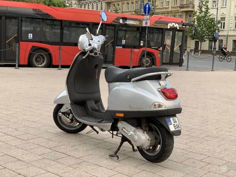Piaggio Vespa 2004 in Vilnius, with an engine capacity of 0.00 L and mileage of 15 thousand km for 750 €, photo 4 on AUTOMOTO.COM.LV