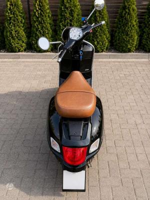 Piaggio Vespa 2004 in Vilnius, with an engine capacity of 0.20 L and mileage of 20 thousand km for 1550 €, photo 3 on AUTOMOTO.COM.LV