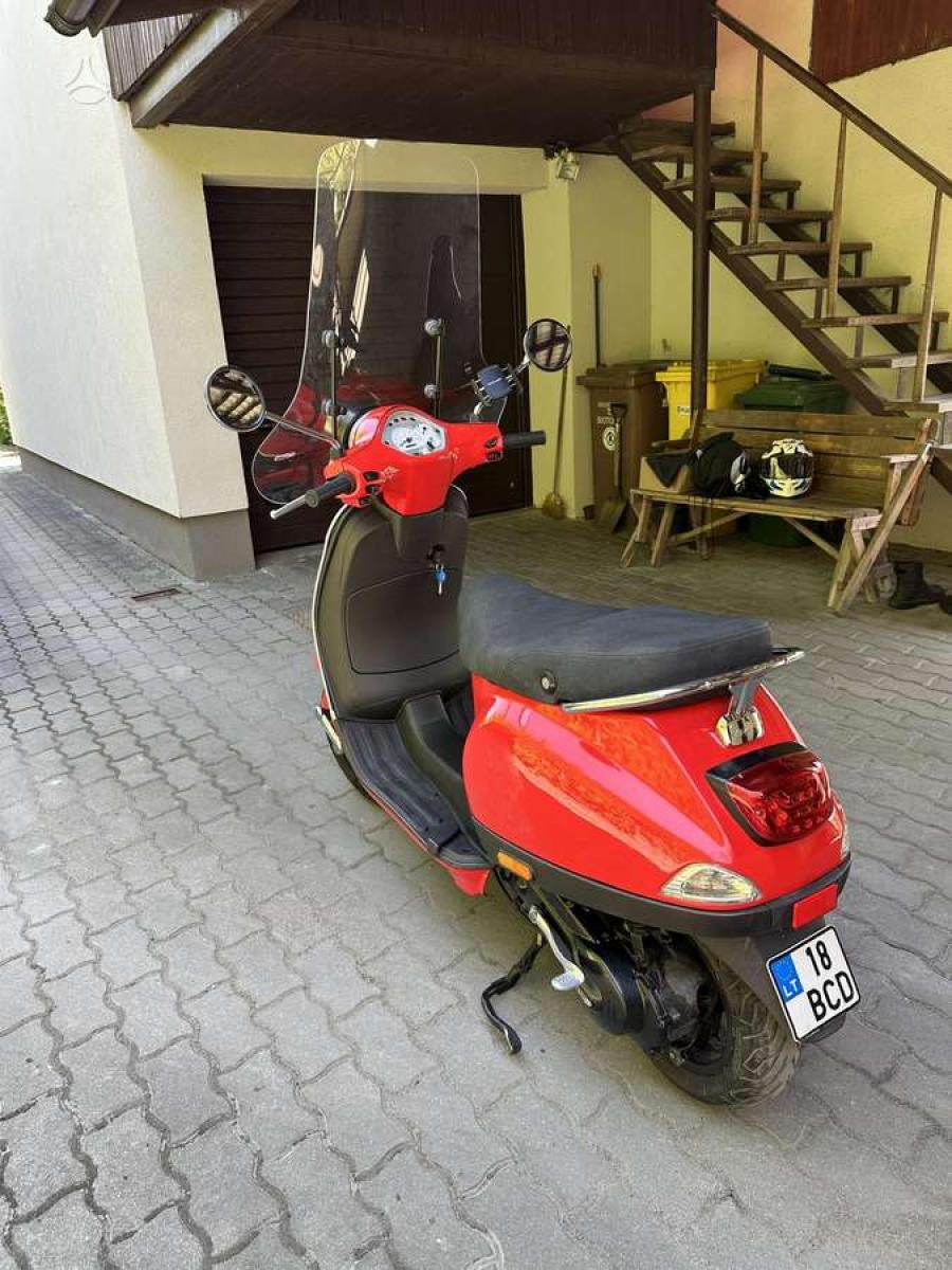 Piaggio Vespa 2005 Kretinga, ar dzinēja tilpumu 49.00 L un nobraukumu 8 tūkst. km par 1000 €, foto 5 vietnē AUTOMOTO.COM.LV