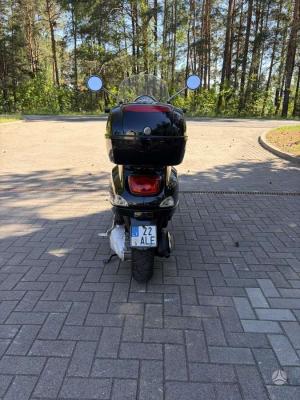 Piaggio Vespa 2007 Viļņa, ar dzinēja tilpumu 0.13 L un nobraukumu 11 tūkst. km par 1950 €, foto 4 vietnē AUTOMOTO.COM.LV