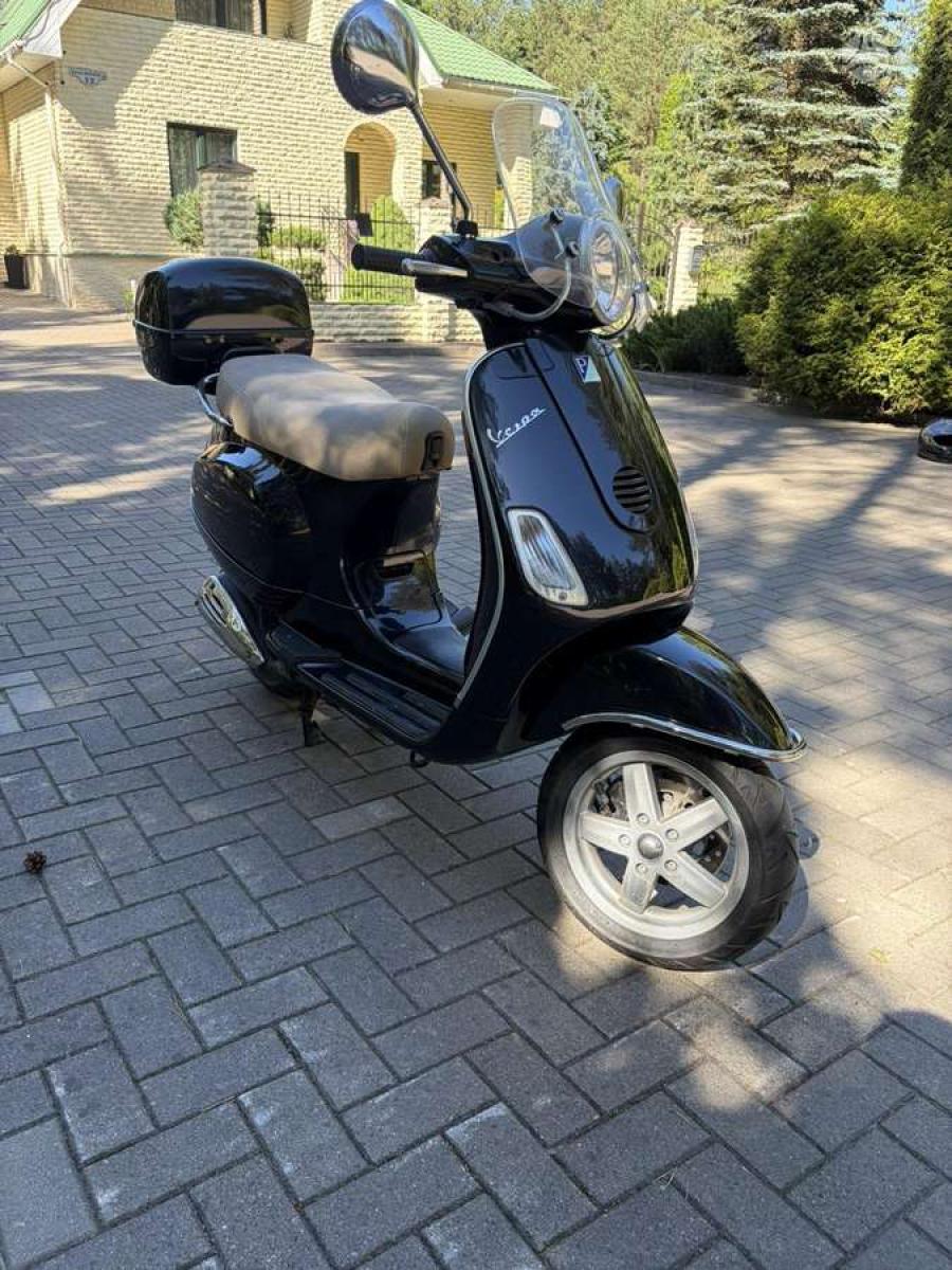 Piaggio Vespa 2007 Viļņa, ar dzinēja tilpumu 0.13 L un nobraukumu 11 tūkst. km par 1950 €, foto 5 vietnē AUTOMOTO.COM.LV