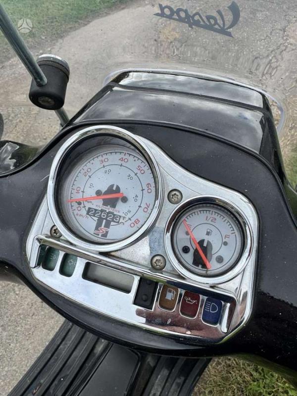 Piaggio Vespa 2010 Kauņa, ar dzinēja tilpumu 49.00 L un nobraukumu 13 tūkst. km par 1000 €, foto 5 vietnē AUTOMOTO.COM.LV