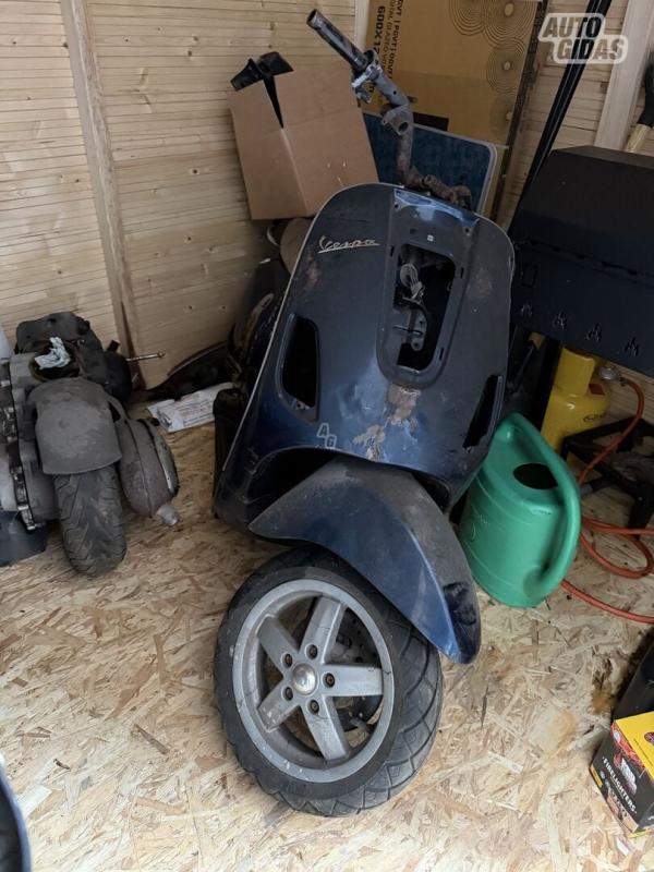 Piaggio Vespa 2011 Viļņa, ar dzinēja tilpumu 0.00 L un nobraukumu 0 tūkst. km par 1000 €, foto 7 vietnē AUTOMOTO.COM.LV