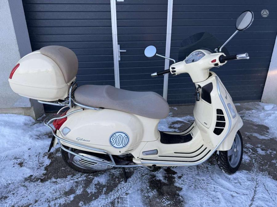 Piaggio Vespa 2012 in Panevezys, with an engine capacity of 0.13 L and mileage of 15 thousand km for 2600 €, photo 2 on AUTOMOTO.COM.LV