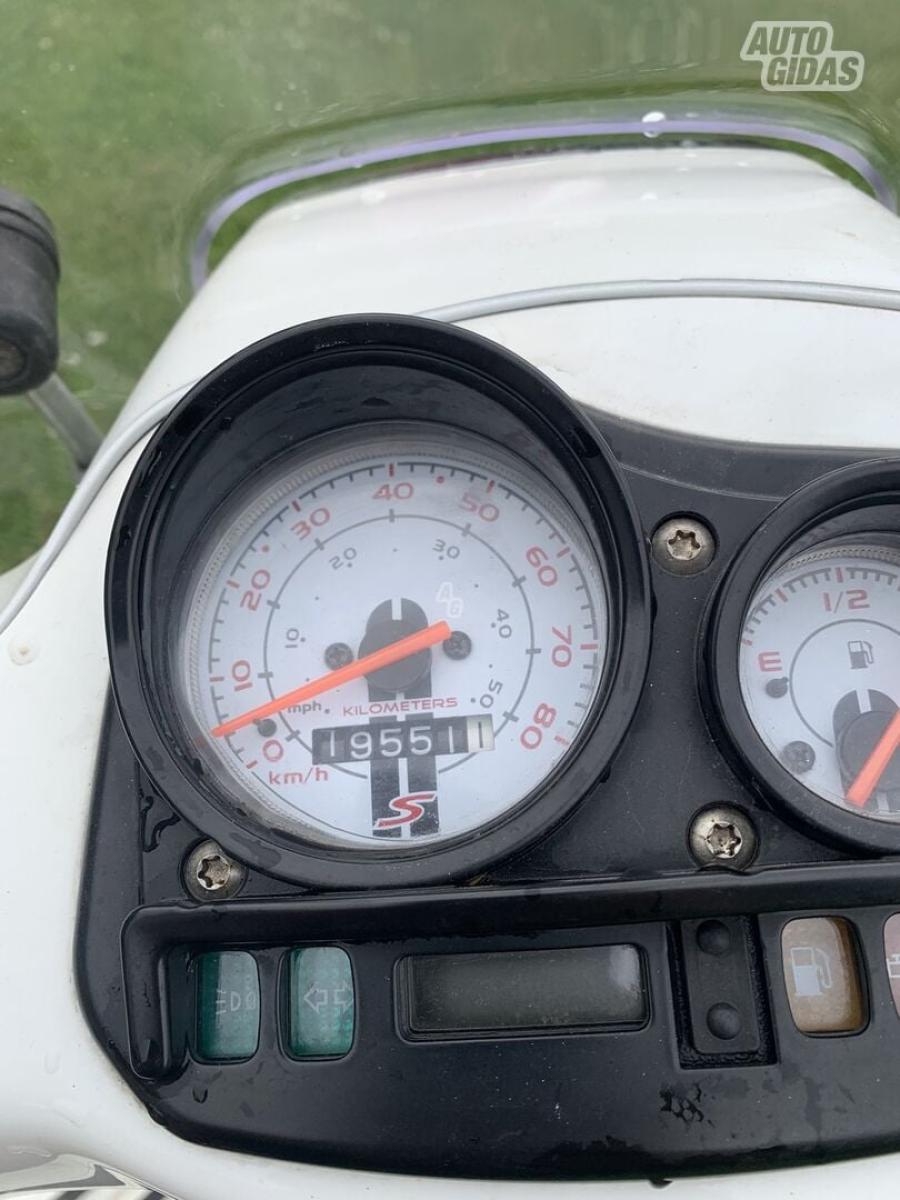 Piaggio Vespa 2012 Panevēža, ar dzinēja tilpumu 0.05 L un nobraukumu 19 tūkst. km par 1100 €, foto 5 vietnē AUTOMOTO.COM.LV
