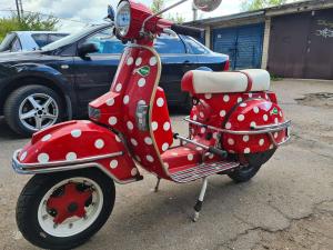 Red Piaggio Vespa 2001 in Vilnius, with an engine capacity of 49.00 L and mileage of 1 thousand km for 1699 €, photo 3 on AUTOMOTO.COM.LV