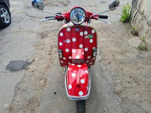 Red Piaggio Vespa 2001 in Vilnius, with an engine capacity of 49.00 L and mileage of 1 thousand km for 1699 €, photo 5 on AUTOMOTO.COM.LV