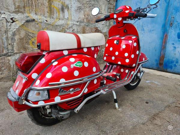 Red Piaggio Vespa 2001 in Vilnius, with an engine capacity of 49.00 L and mileage of 1 thousand km for 1699 €, photo 7 on AUTOMOTO.COM.LV