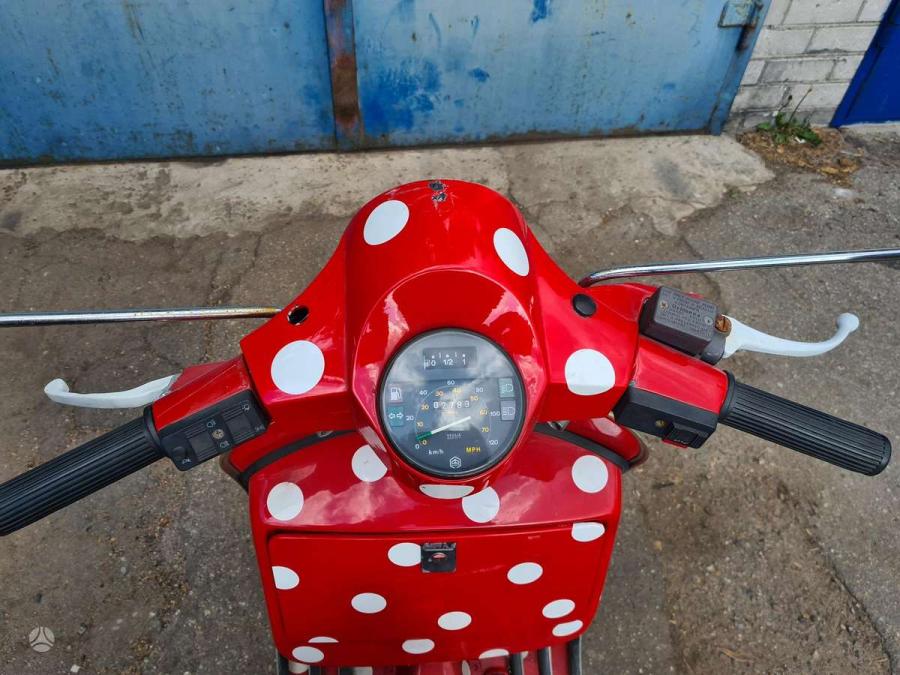 Red Piaggio Vespa 2001 in Vilnius, with an engine capacity of 49.00 L and mileage of 1 thousand km for 1699 €, photo 9 on AUTOMOTO.COM.LV