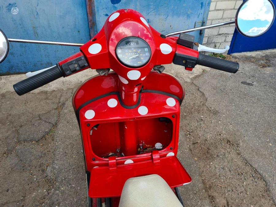 Red Piaggio Vespa 2001 in Vilnius, with an engine capacity of 49.00 L and mileage of 1 thousand km for 1699 €, photo 10 on AUTOMOTO.COM.LV