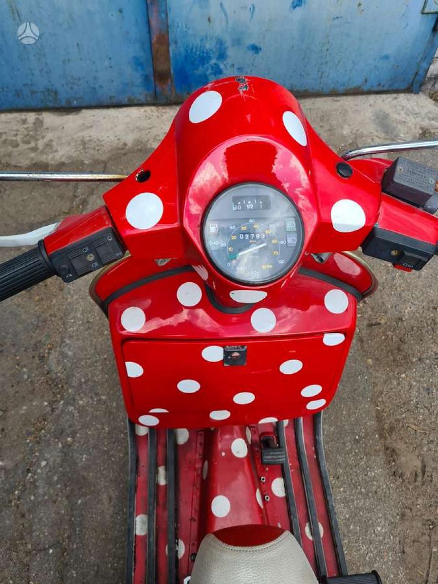 Red Piaggio Vespa 2001 in Vilnius, with an engine capacity of 49.00 L and mileage of 1 thousand km for 1699 €, photo 12 on AUTOMOTO.COM.LV