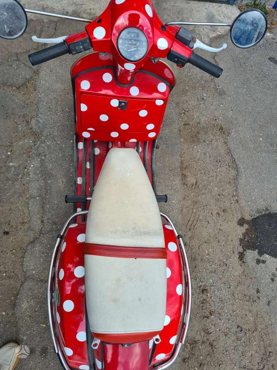 Red Piaggio Vespa 2001 in Vilnius, with an engine capacity of 49.00 L and mileage of 1 thousand km for 1699 €, photo 13 on AUTOMOTO.COM.LV