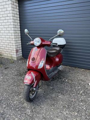 Red Piaggio Vespa 2008 in Kaunas, with an engine capacity of 49.00 L and mileage of 30 thousand km for 900 €, photo  on AUTOMOTO.COM.LV