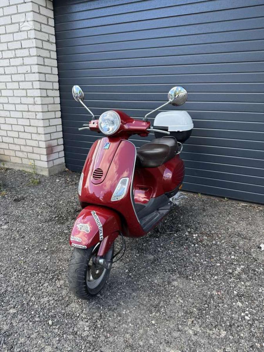 Red Piaggio Vespa 2008 in Kaunas, with an engine capacity of 49.00 L and mileage of 30 thousand km for 900 €, photo 1 on AUTOMOTO.COM.LV