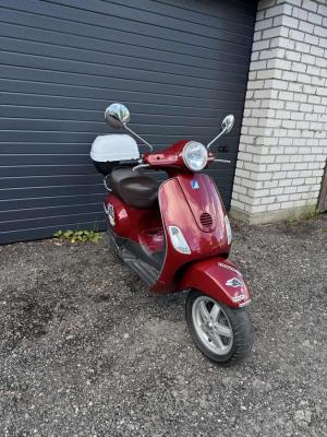 Red Piaggio Vespa 2008 in Kaunas, with an engine capacity of 49.00 L and mileage of 30 thousand km for 900 €, photo 3 on AUTOMOTO.COM.LV