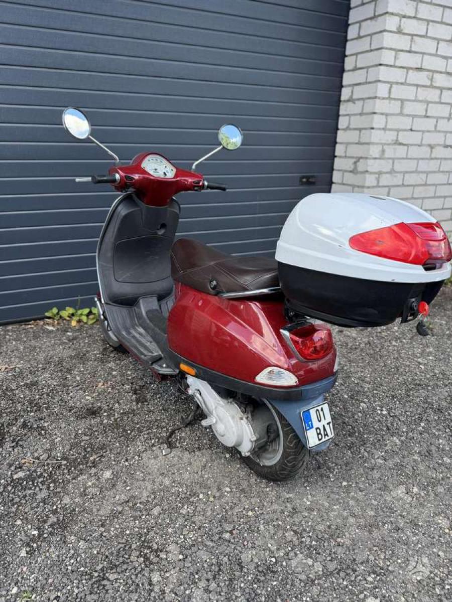 Red Piaggio Vespa 2008 in Kaunas, with an engine capacity of 49.00 L and mileage of 30 thousand km for 900 €, photo 4 on AUTOMOTO.COM.LV
