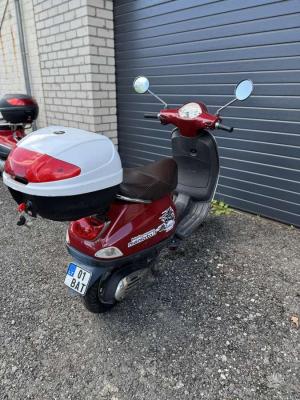 Red Piaggio Vespa 2008 in Kaunas, with an engine capacity of 49.00 L and mileage of 30 thousand km for 900 €, photo 5 on AUTOMOTO.COM.LV