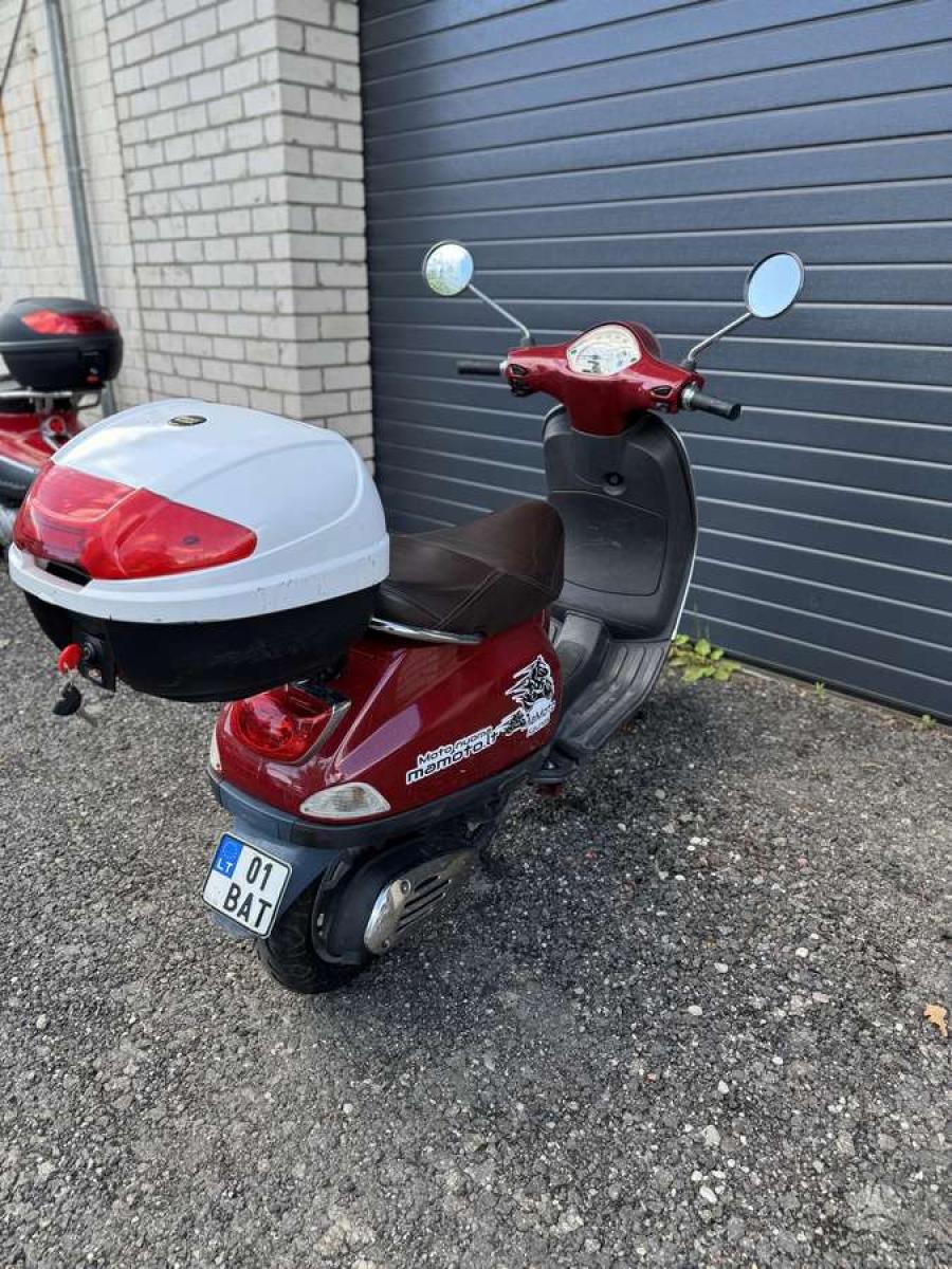 Red Piaggio Vespa 2008 in Kaunas, with an engine capacity of 49.00 L and mileage of 30 thousand km for 900 €, photo 5 on AUTOMOTO.COM.LV