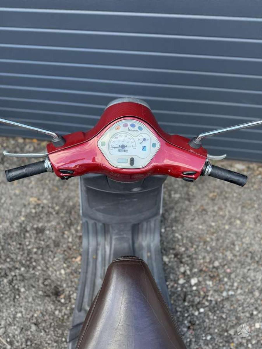 Red Piaggio Vespa 2008 in Kaunas, with an engine capacity of 49.00 L and mileage of 30 thousand km for 900 €, photo 6 on AUTOMOTO.COM.LV