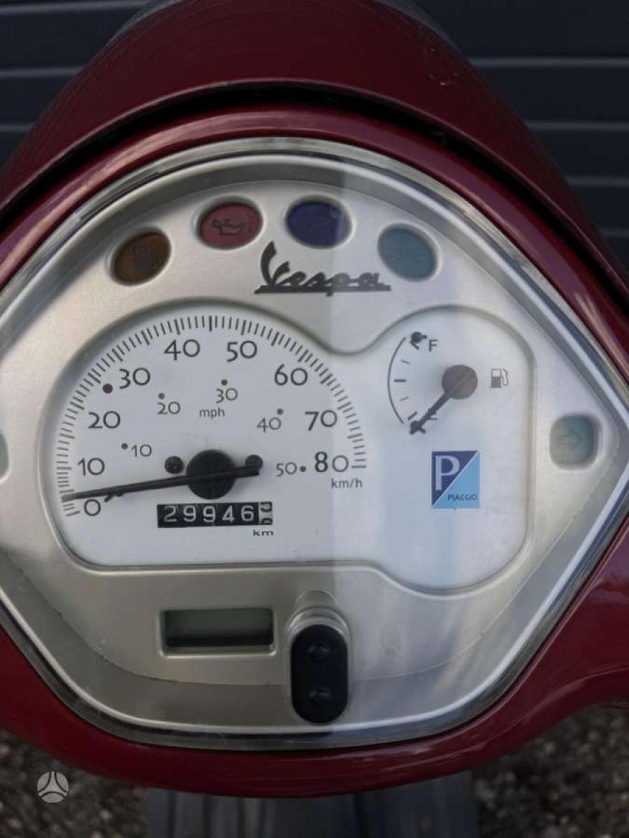 Red Piaggio Vespa 2008 in Kaunas, with an engine capacity of 49.00 L and mileage of 30 thousand km for 900 €, photo 7 on AUTOMOTO.COM.LV