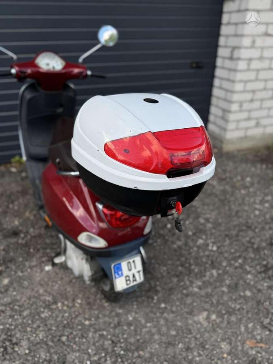 Red Piaggio Vespa 2008 in Kaunas, with an engine capacity of 49.00 L and mileage of 30 thousand km for 900 €, photo 8 on AUTOMOTO.COM.LV
