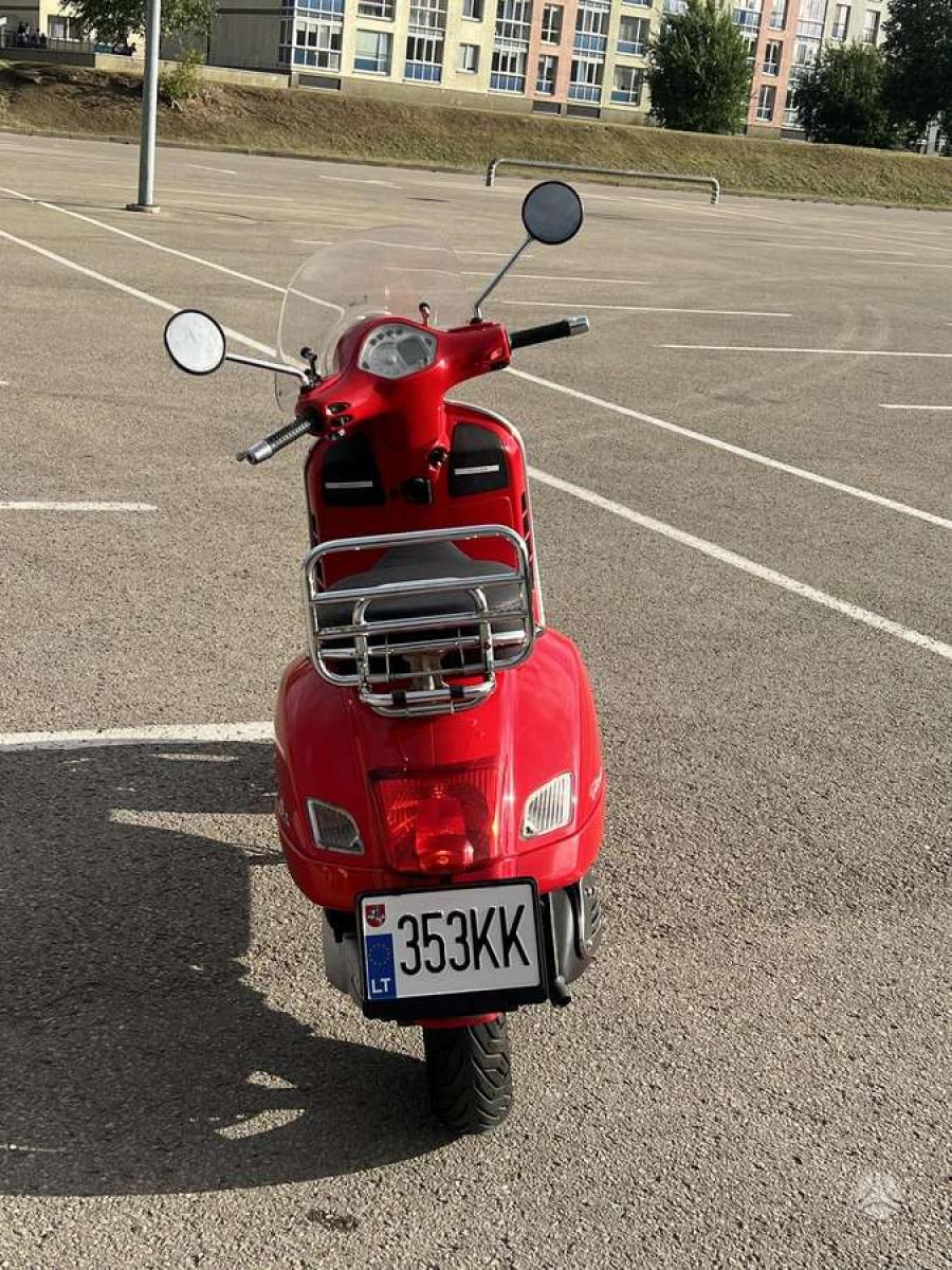 Red Piaggio Vespa 2008 in Siauliai, with an engine capacity of 0.25 L and mileage of 35 thousand km for 2150 €, photo 5 on AUTOMOTO.COM.LV