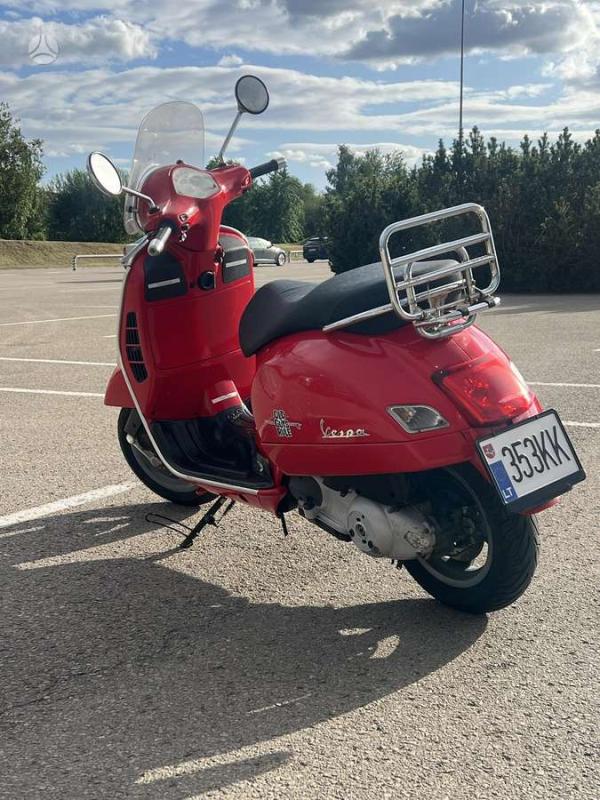 Red Piaggio Vespa 2008 in Siauliai, with an engine capacity of 0.25 L and mileage of 35 thousand km for 2150 €, photo 5 on AUTOMOTO.COM.LV