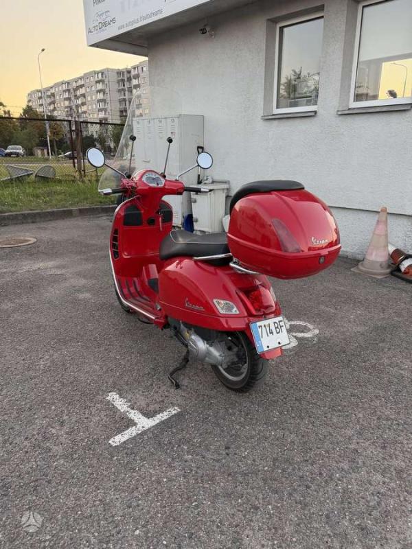 Sarkans Piaggio Vespa 2011 Viļņa, ar dzinēja tilpumu 0.30 L un nobraukumu 15 tūkst. km par 2750 €, foto 1 vietnē AUTOMOTO.COM.LV