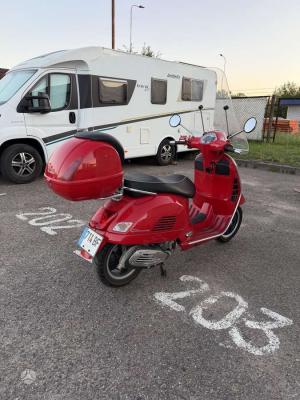 Red Piaggio Vespa 2011 in Vilnius, with an engine capacity of 0.30 L and mileage of 15 thousand km for 2750 €, photo 3 on AUTOMOTO.COM.LV